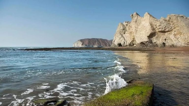 Top 10 Beaches in Pakistan - Exploria.pk